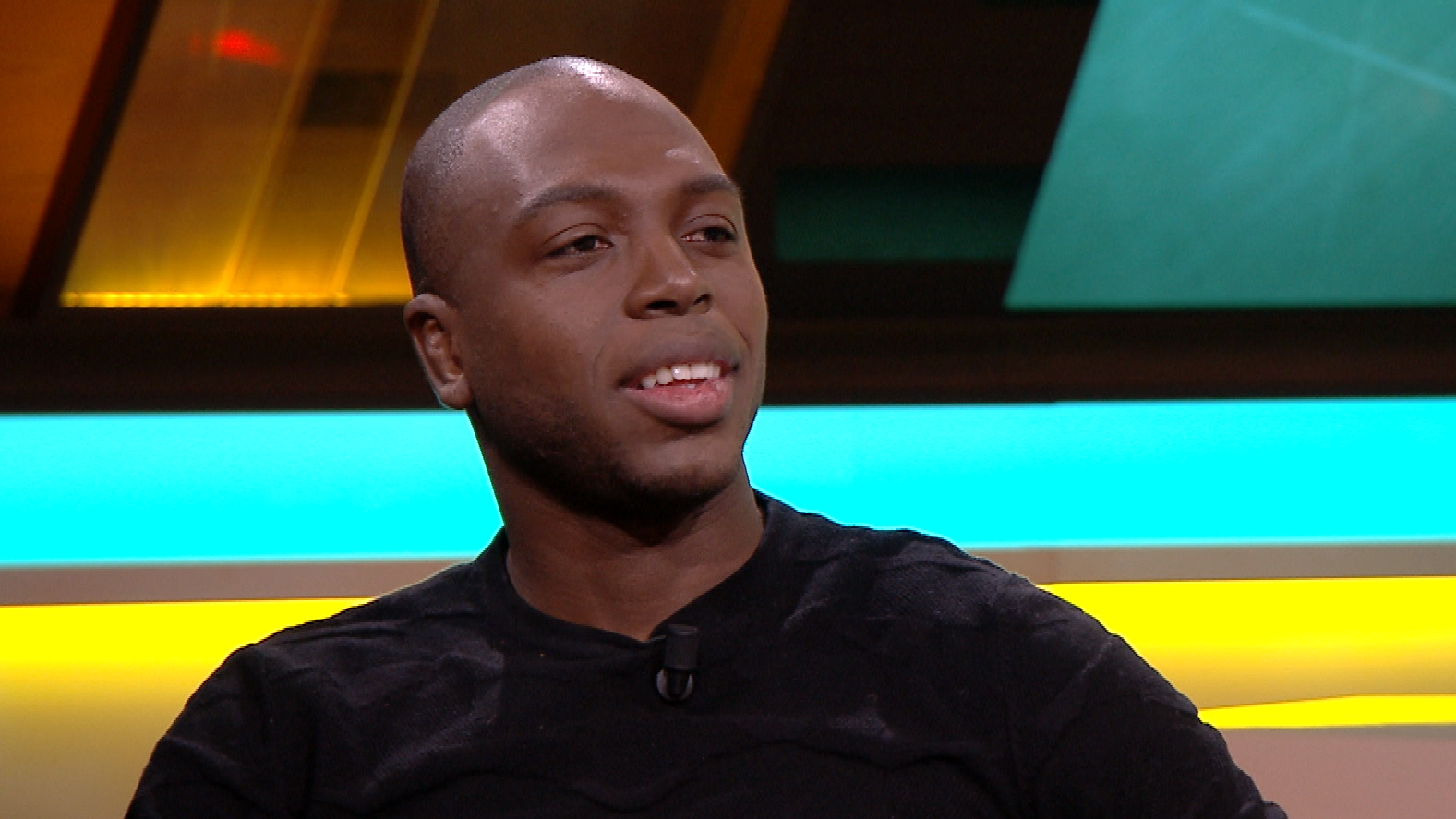 Steven Brunswijk maakt excuses na lachen om 'kaarsenverhaal' Johan Derksen