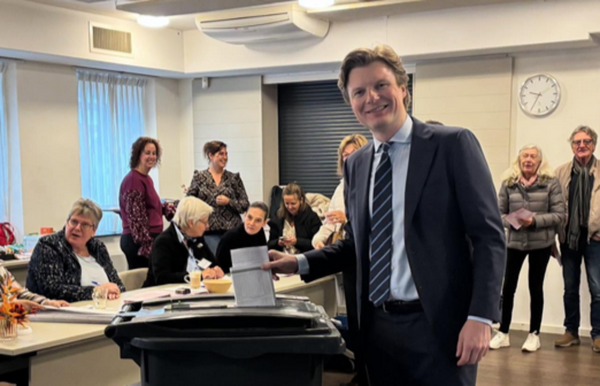 Minister Ruben Brekelmans brengt stem uit in Oisterwijk